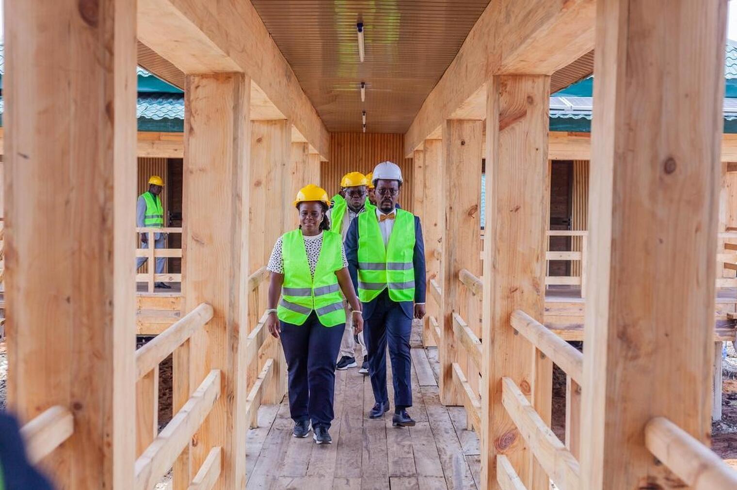 PROSEL : VISITE DU MINISTRE MODESTE KEREKOU A LA NOUVELLE UNITE MODERNE ...