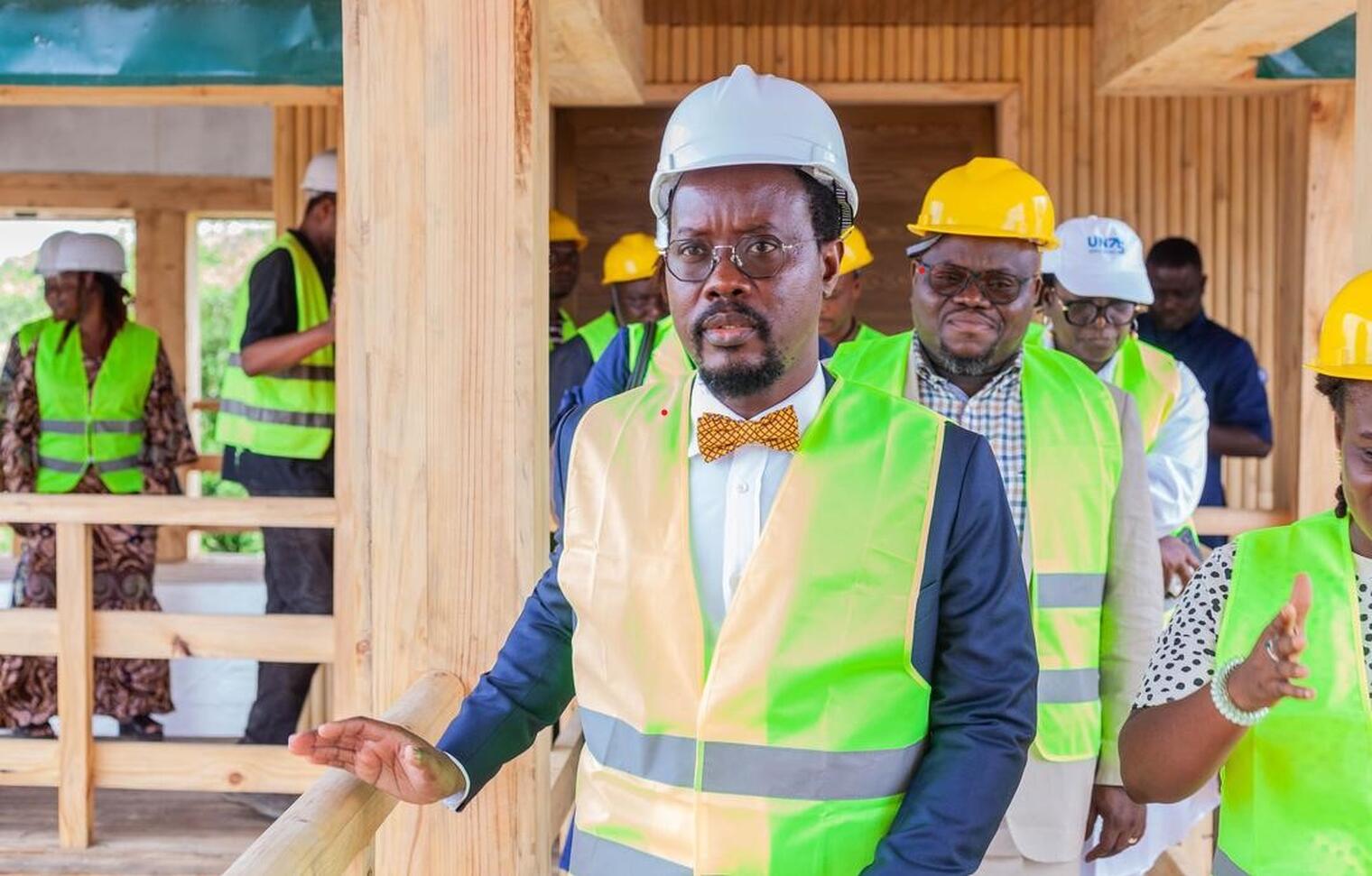 PROSEL : VISITE DU MINISTRE MODESTE KEREKOU A LA NOUVELLE UNITE MODERNE ...