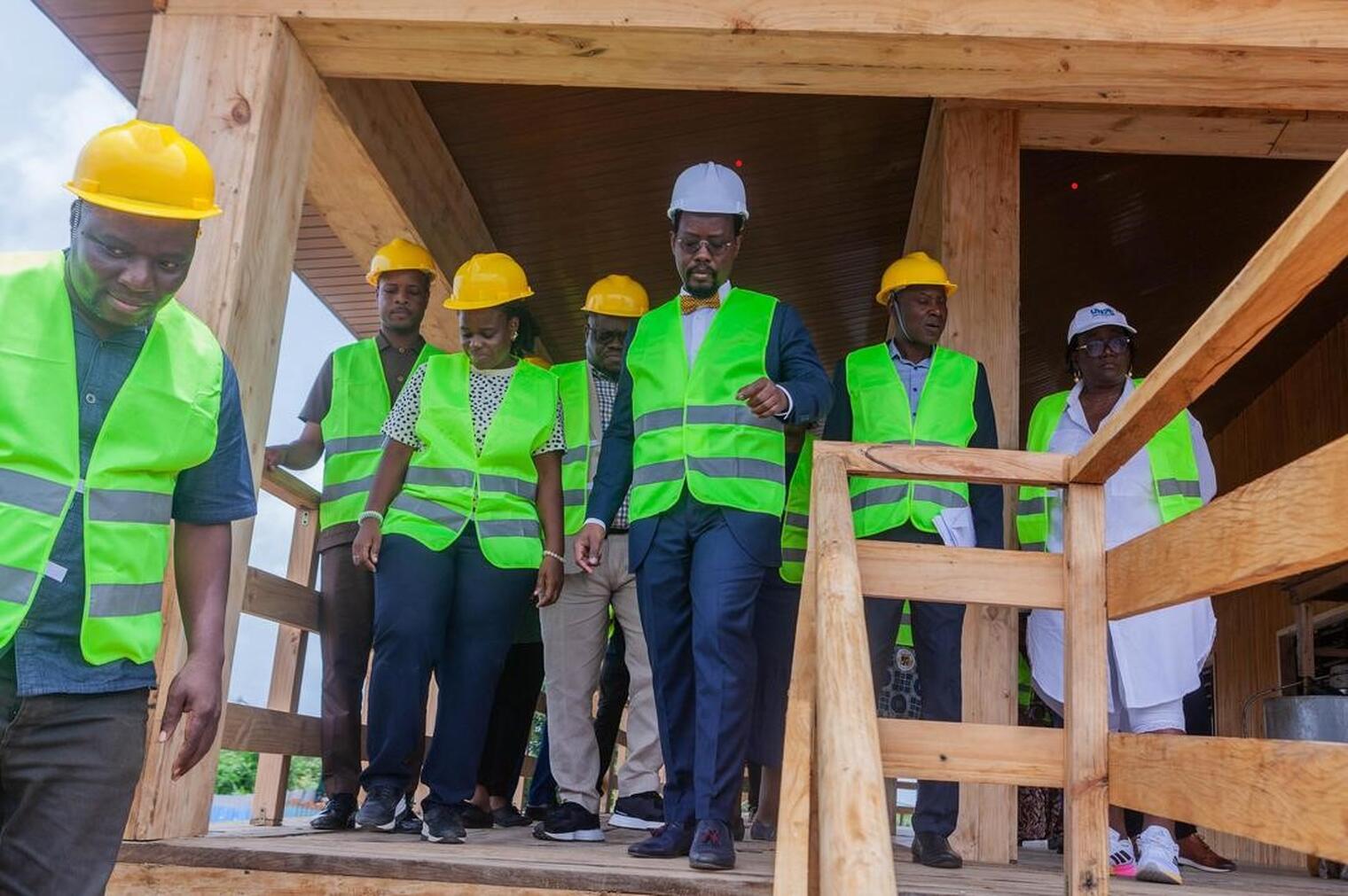 PROSEL : VISITE DU MINISTRE MODESTE KEREKOU A LA NOUVELLE UNITE MODERNE ...