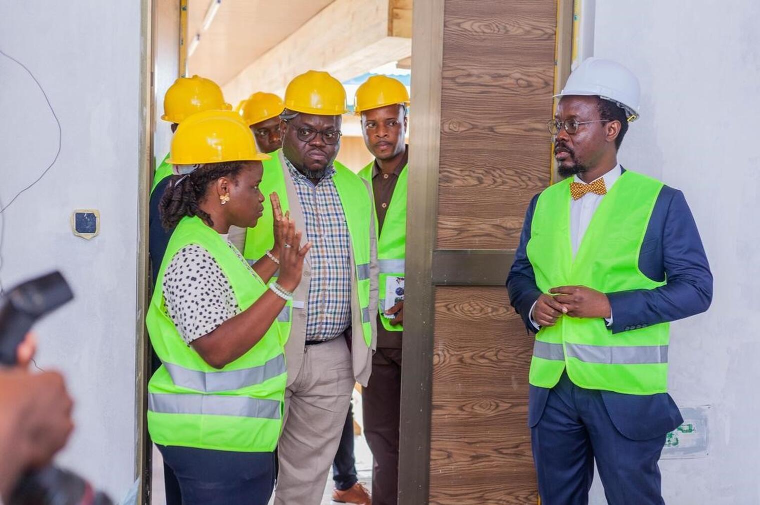 PROSEL : VISITE DU MINISTRE MODESTE KEREKOU A LA NOUVELLE UNITE MODERNE ...
