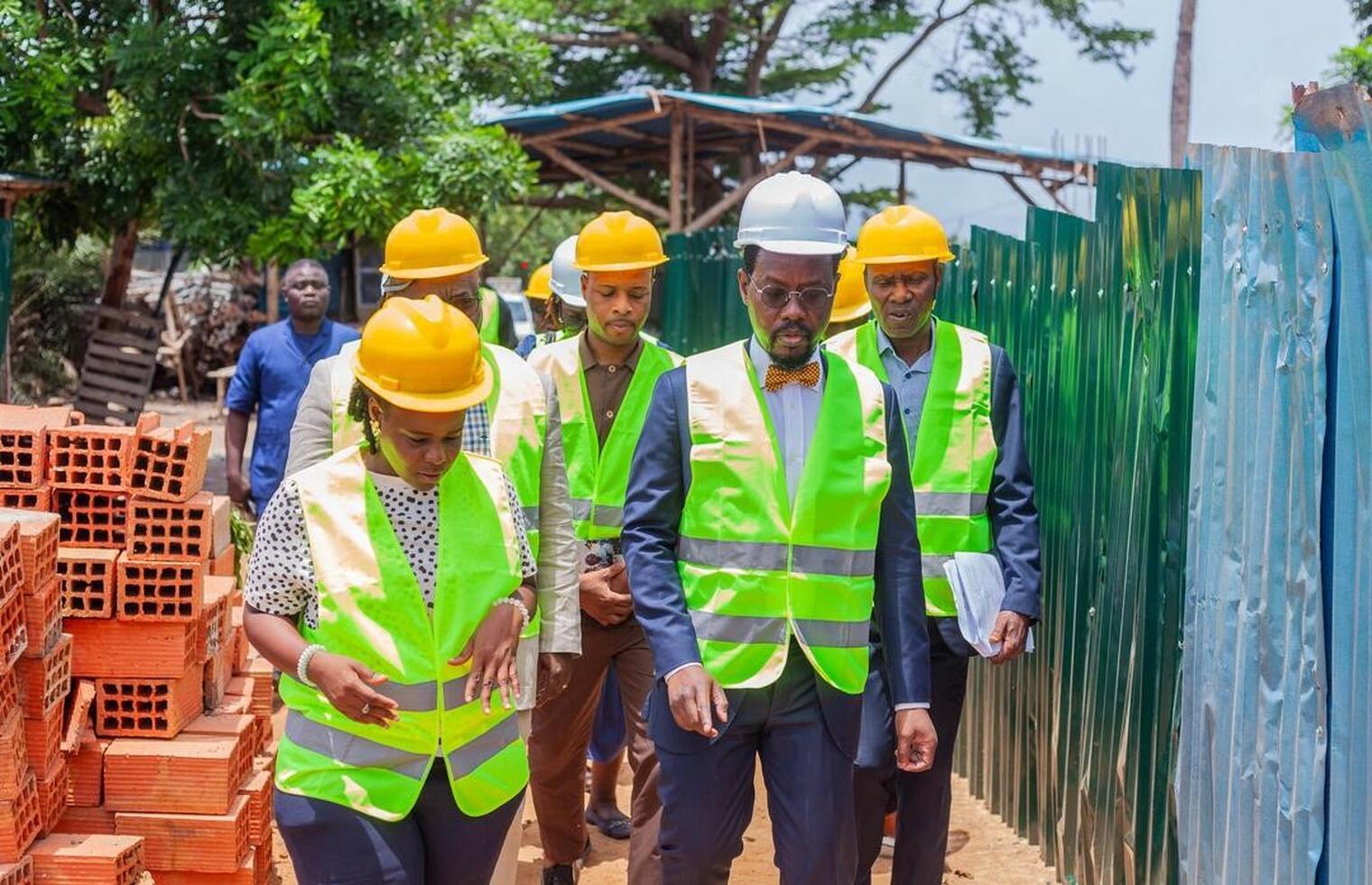 PROSEL : VISITE DU MINISTRE MODESTE KEREKOU A LA NOUVELLE UNITE MODERNE ...