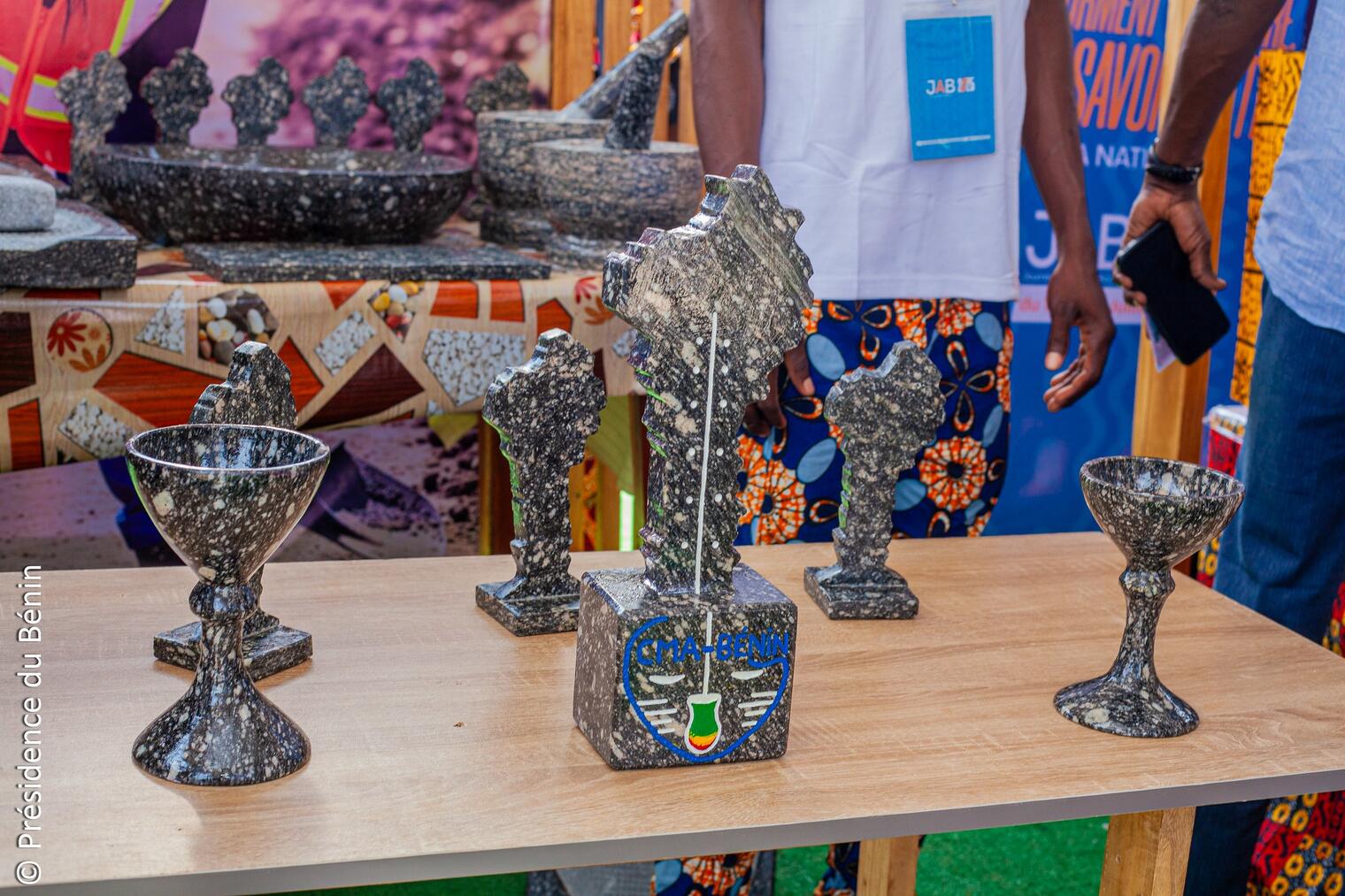 VALORISATION DU TALENT ET DU SAVOIR-FAIRE DES ARTISANS BENINOIS : LA ...